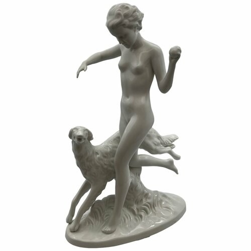 Фарфоровая статуэтка "Девушка с борзой", 1940-1953 гг, Royal Dux Bohemia, Чехословакия