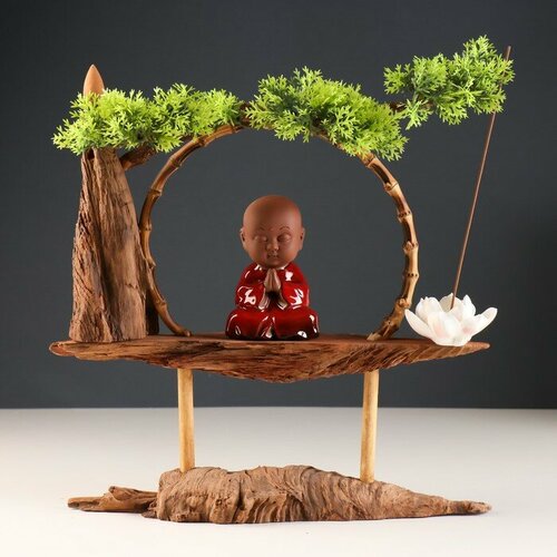 Сувенир дерево, фарфор "Маленький Будда в красном" с подставкой для благовонии 35х35х9,5 см