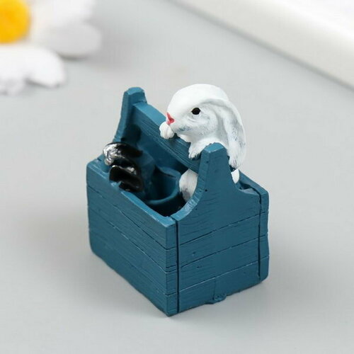 Фигурка для флорариума полистоун "Белый кролик в ящике" 5х2.8х3.2 см