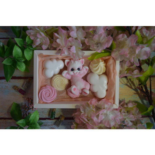 Мыло ручной работы, handmade "Котенок со сладостями" от бренда Пташкины творения, 17*11*4 см