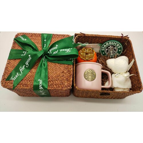Подарочный набор Starbucks в корзинке с салфеткой (розовая кружка 355 мл)