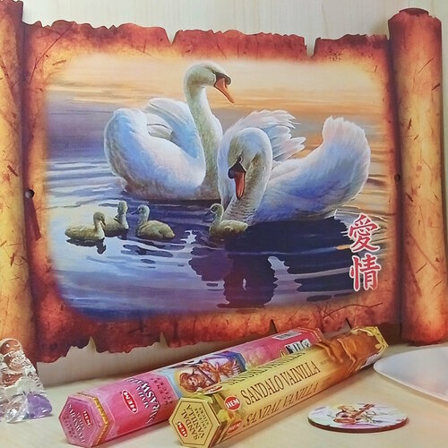 Панно картина объемная Лебеди с малышами + 2 упаковки благовоний, Индия, гармония супружеских отношений, здоровое потомство, любовь, семья