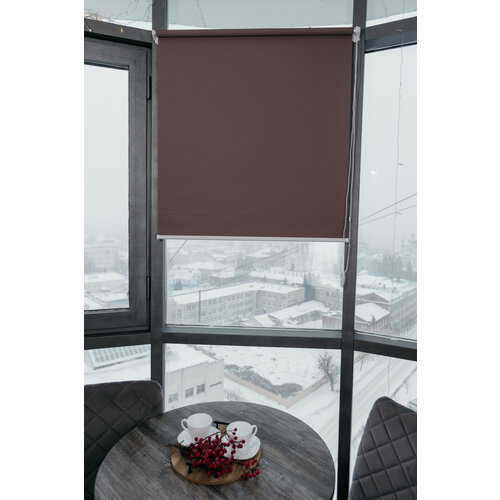 Рулонная штора коричневая на окна 120 (ширина) Х 60 (высота).