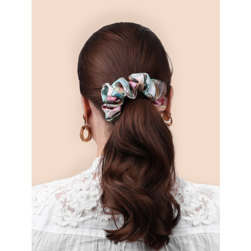 Широкая шелковая резинка для волос "Рассвет" в пудровом цвете от Mollen