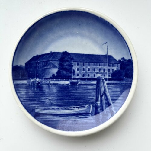 Декоративная коллекционная мини-тарелка. Фарфор, деколь, диаметр 8см. Дания, Royal Copenhagen, 2010