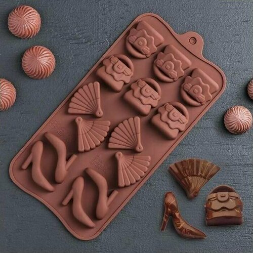 Форма для шоколадных конфет силиконовая "Туфли, сумка, веер", 14 ячеек