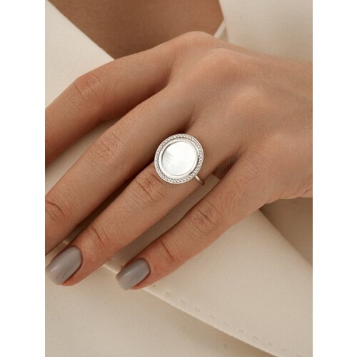 Перстень SKAZKA Natali Romanovoi крупное большое круглое, серебро, 925 проба, родирование, перламутр, размер 19.5, серебряный, белый