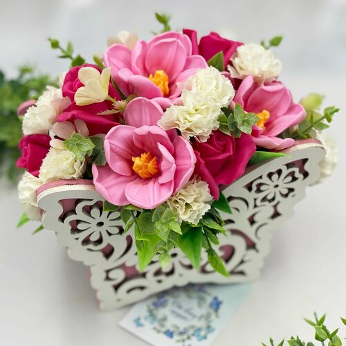 Букет из мыла "Крокусы и розы "Бабочка" розовый микс" 1шт / подарок женщине, девушке / подарок на день рождения