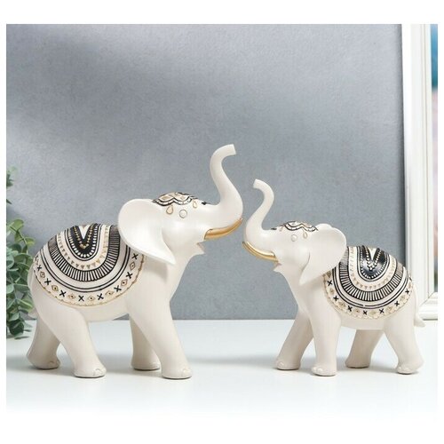 Сувенир полистоун "Индийские белые слоны с узором на попоне" н-р 2шт 18х7х17 21,5х8,5х21 см 735554