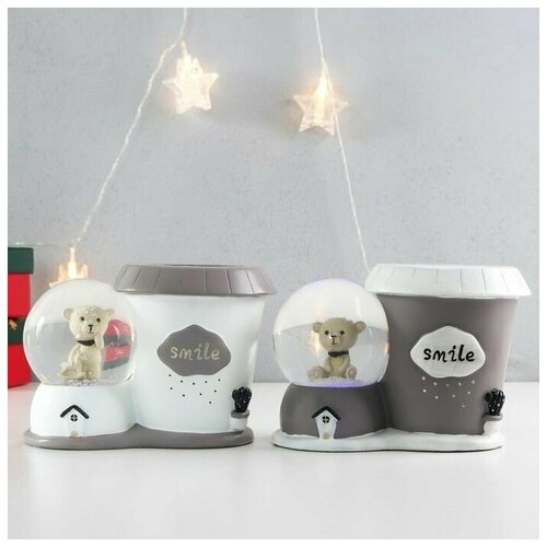 Стеклянный новогодний снежный шар свет/для ручек "Мишка и домик" 12х8х17 см