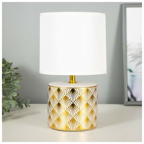 Настольная лампа Биргит E14 40Вт бело-золотой 15х15х27 см