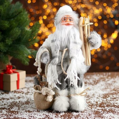 Зимнее волшебство Дед Мороз "В белой шубке с лыжами" 18х30 см