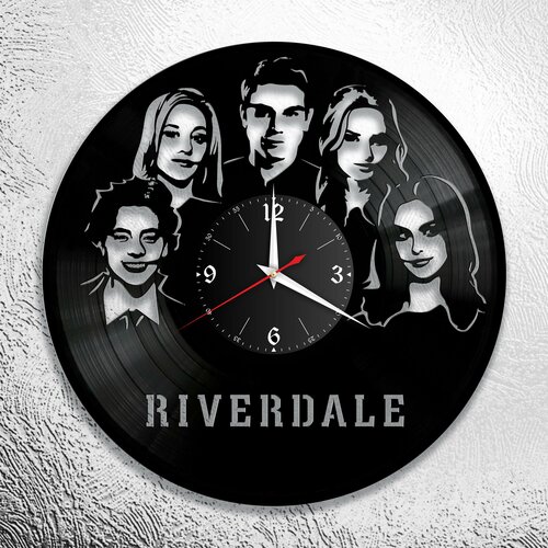 Настенные часы из виниловой пластинки с изображением героев сериала Ривердейл/Riverdale
