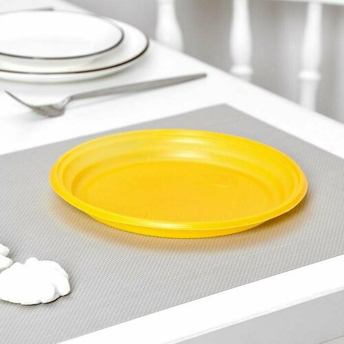 Тарелка одноразовая столовая, d-20,5 см, цвет жёлтый, 100 шт.