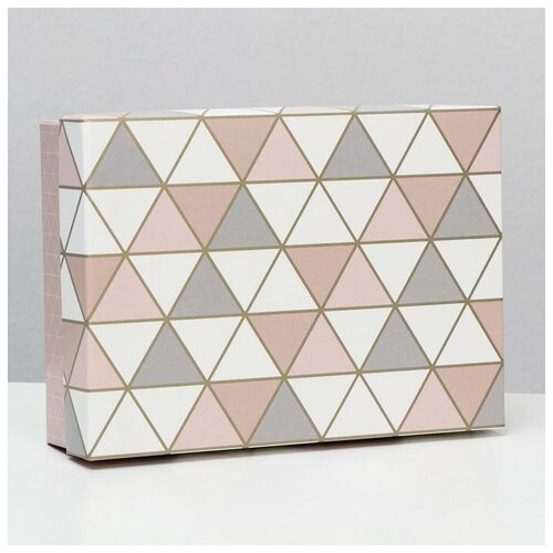Коробка подарочная Треугольники, 21 х 15 х 5 см