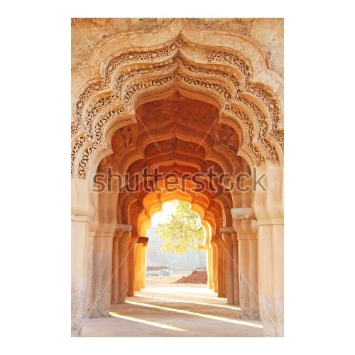 Постер на холсте Красивые резные каменные арки Храма Лотоса в Хампи на закате (Индия) 50см. x 75см.