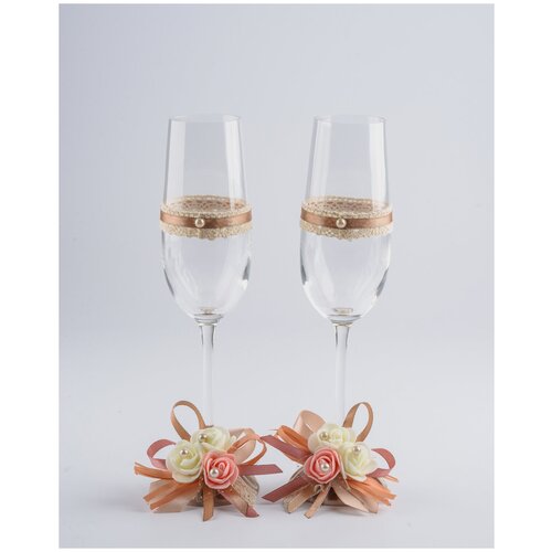 Свадебные бокалы для новобрачных "Капучино" с латексными розами айвори и розового оттенков, с кружевом в светлых коричневых тонах и атласной лентой