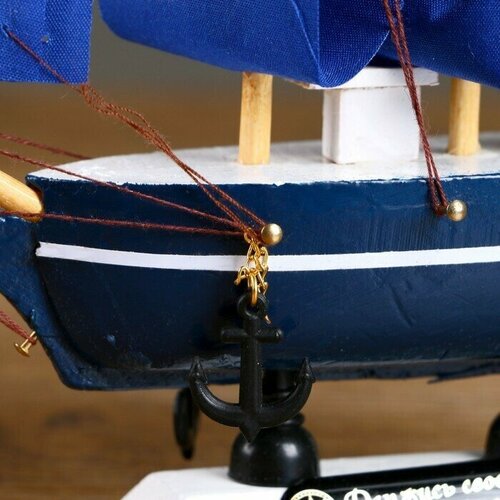 Корабль сувенирный малый "Стратфорд", борта синие с белой полосой, паруса синие, 4х16,5х16 см