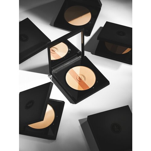 Sothys Пудра для лица и век 3-в-1 Illuminating Trio Face & Eyes 1 шт. розовый 9.5 г