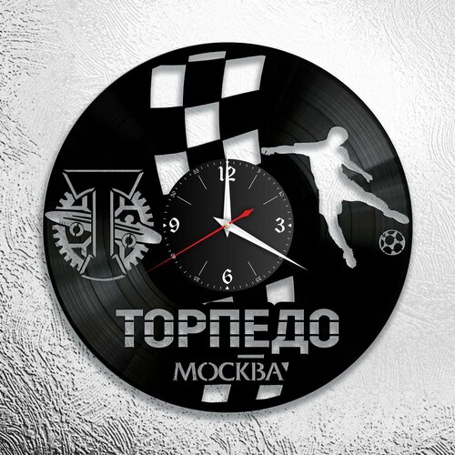 Настенные часы из виниловой пластинки с символикой московского Торпедо