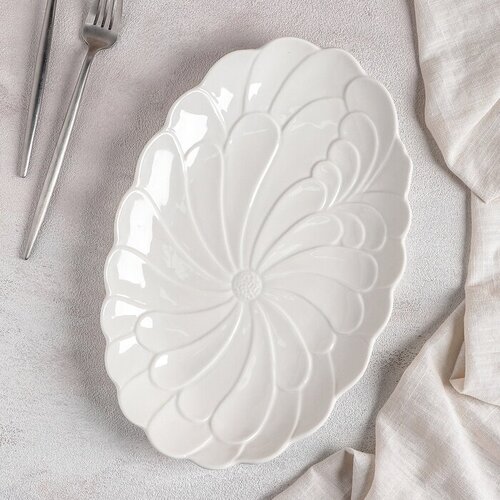 Блюдо керамическое КНР "Ромашка", 32х20х3 см, белый