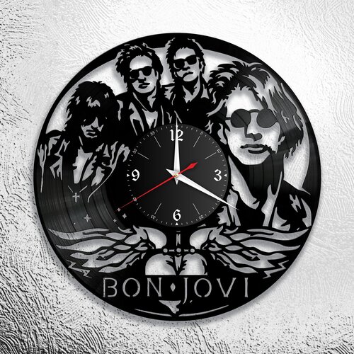 Настенные часы из виниловой пластинки с группой Bon Jovi