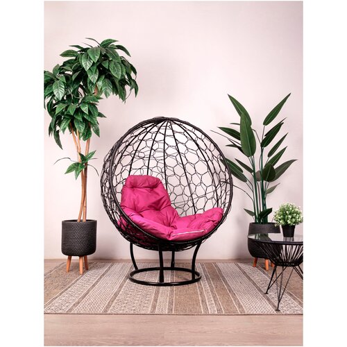 Кресло m-group круг на подставке с ротангом чёрное, розовая подушка