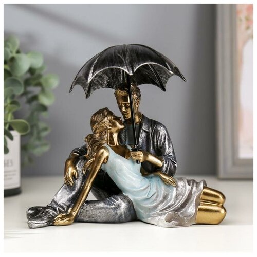 Статуэтка - сувенир "Поцелуй под зонтом", полистоун, 16х19,5х13 см