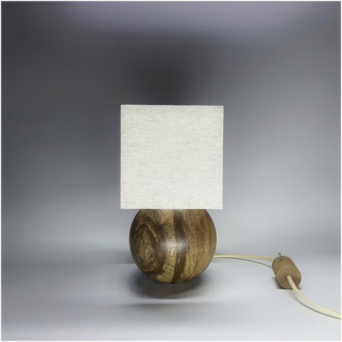 Дизайнерская настольная лампа с бежевым абажуром