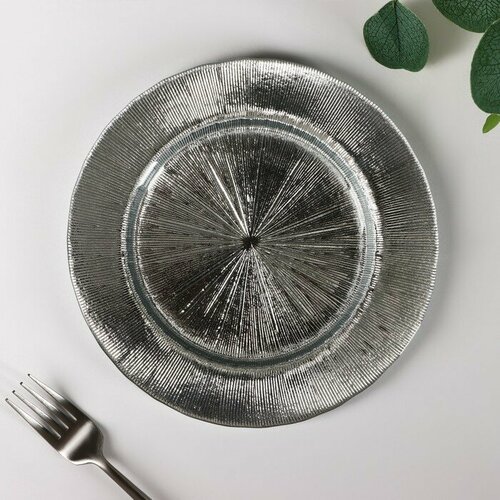 Тарелка стеклянная десертная Magistro «Иней. Серебро», 20,5×1,5 см, цвет серебряный
