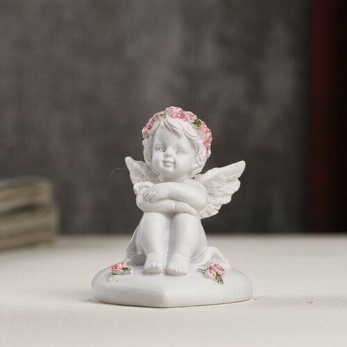 Сувенир полистоун "Белоснежный ангел в розовом веночке на сердце" 6,2x5x4,5 см