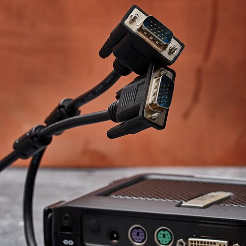 Шнур (VGA - VGA) с ферритами 1.8 м для передачи аналогового видеосигнала, цвет: Черный