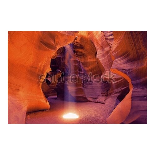 Постер на холсте Луч солнца в удивительной природной пещере Каньона Антилопы (США, штат Аризона) 45см. x 30см.