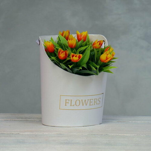 Переноска для цветов, ваза Овал с тиснением flowers, белый 12.5 x 13.5 x 18 см