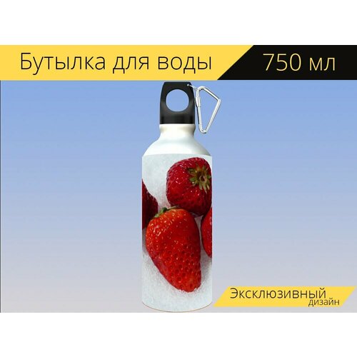 Бутылка фляга для воды "Клубника, красный, снег" 750 мл. с карабином и принтом