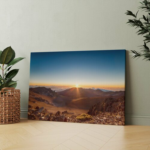 Картина на холсте "Солнце садится за горный хребет" 60x80 см. Интерьерная, на стену.