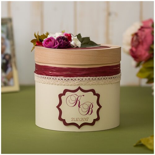 Оригинальная коробка для денежных подарков "Бордо" из шпона с кружевом айвори, бутонами роз, съемной крышкой круглой формы