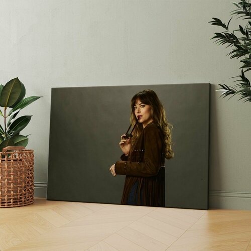 Картина на холсте (Женщина в коричневом пальто держит трубку) 50x70 см. Интерьерная, на стену.