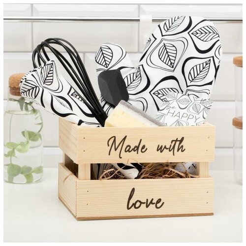 Набор подарочный Made with love: полотенце, варежка-прихватка, кухонная лопатка, венчик, губка