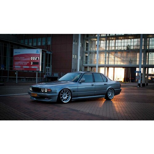 Картина на холсте 60x110 Альянс Лес "Tuning BMW БМВ E32 Классика" на подрамнике / интерьер/ декор
