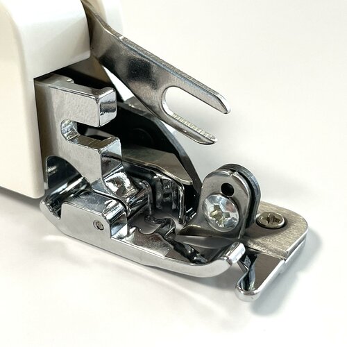 Лапка бокорез CY-10 с функцией оверлок/ подходит только для бытовых швейных машинок с зиг- загом и низким хвостовиком
