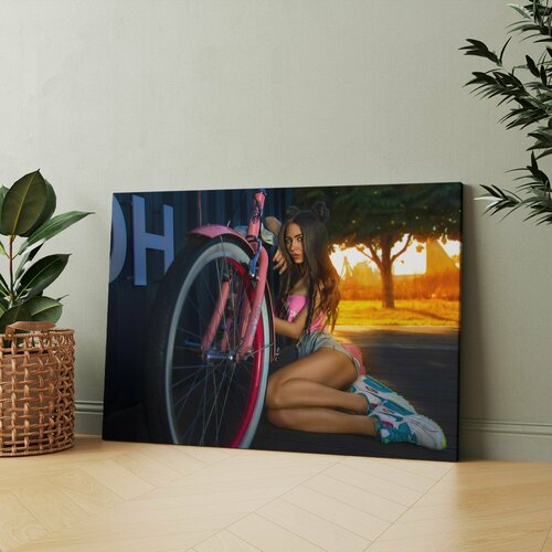 Картина на холсте (девушка на велосипеде для круизере) 80x100 см/для интерьера/в комнату/на стену/в подарок