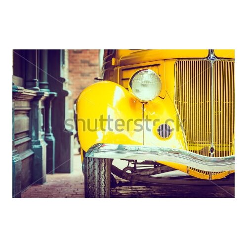Постер на холсте Фрагмент ярко-жёлтого старинного автомобиля 45см. x 30см.