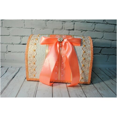 Свадебный сундук, Казна с бантом и брошью персикового цвета 27х20х20 см.