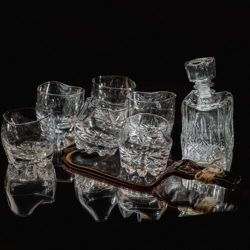 Подарочный набор - Шесть бокалов для виски (рифл.), блюдо (менажница) из коричневой винной бутылки, квадратный графин, ведерко для льда Хмельное стекл