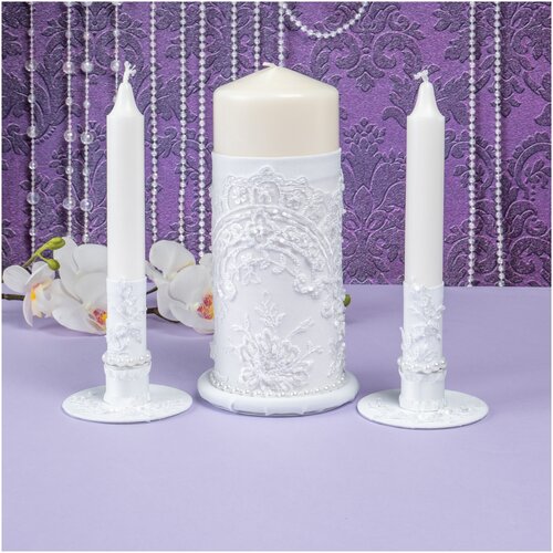 Подарок молодоженам - набор свадебных свечей для домашнего очага "Глория" с декором из белого габардина, белого кружева и жемчужных бусин