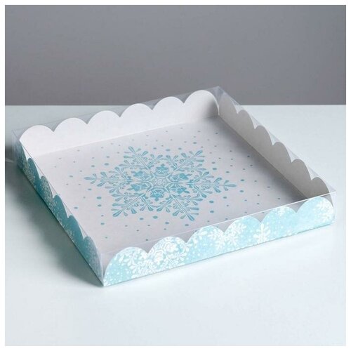 Коробка для кондитерских изделий с PVC крышкой Let it snow, 21x21x3 см