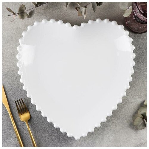 Тарелка фарфоровая Magistro «Сердце», d=30 см, цвет белый