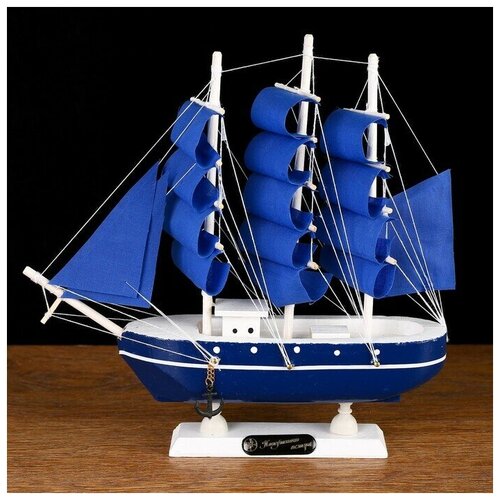 Корабль сувенирный малый Дорита, борта синие с белой полосой, паруса синие,23х5,5х21 см