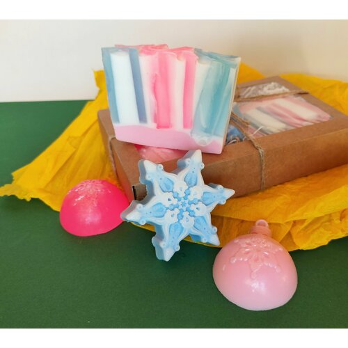 Подарочный набор новогоднего мыла ручной работы Вишнёвая зима